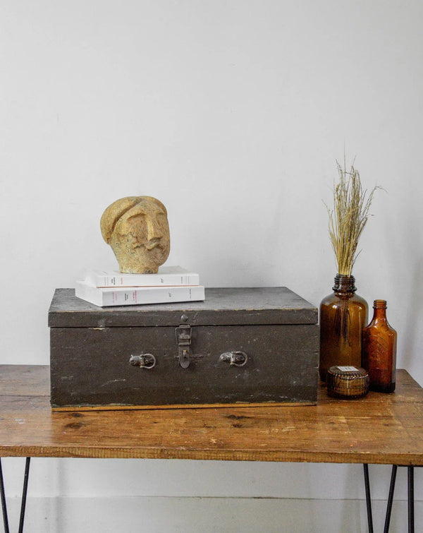 Lucien, the vintage wooden chest No. 75 – Debongout
