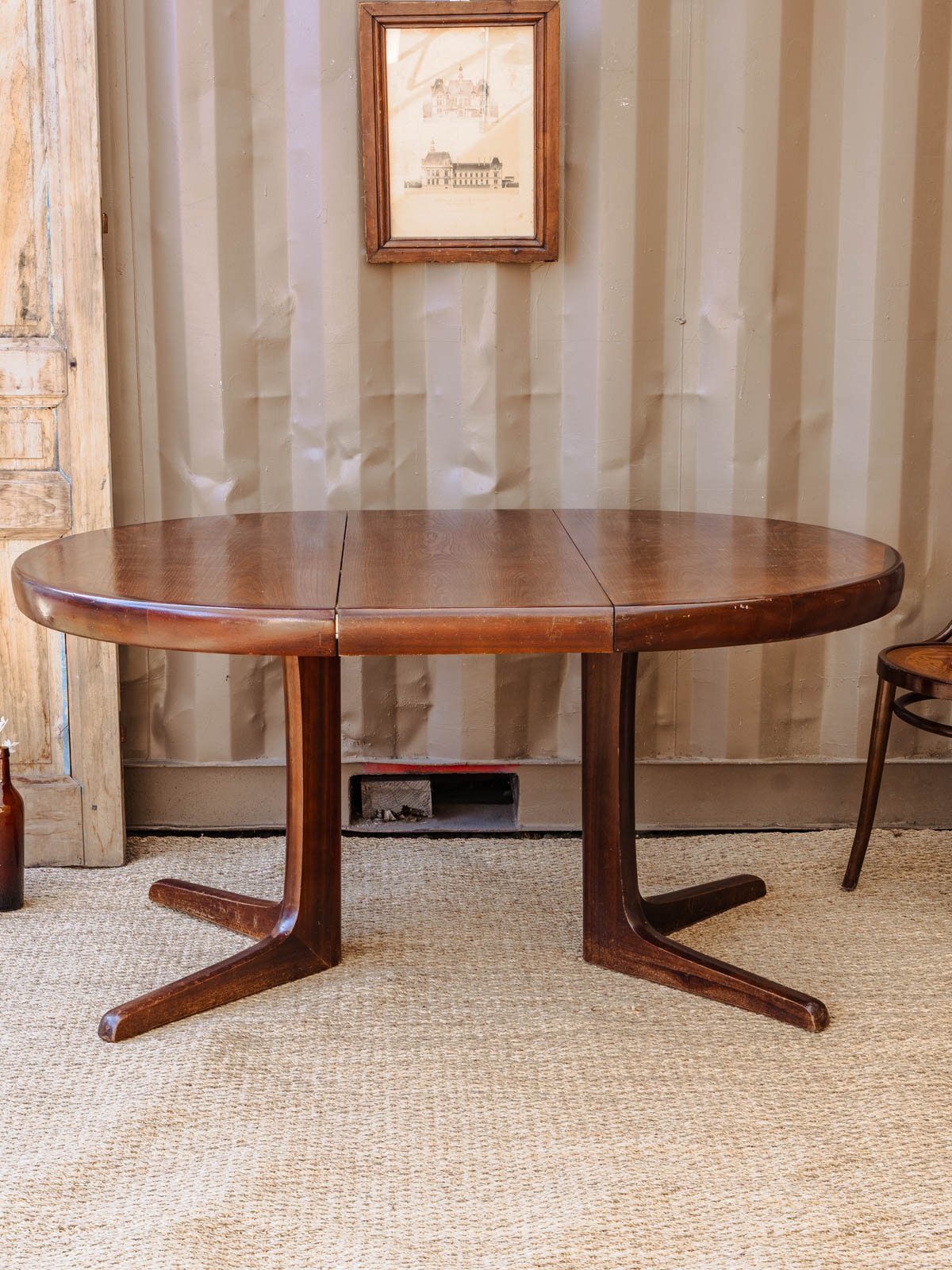 Karla, the oval teak dining table No. 1056 – Debongout